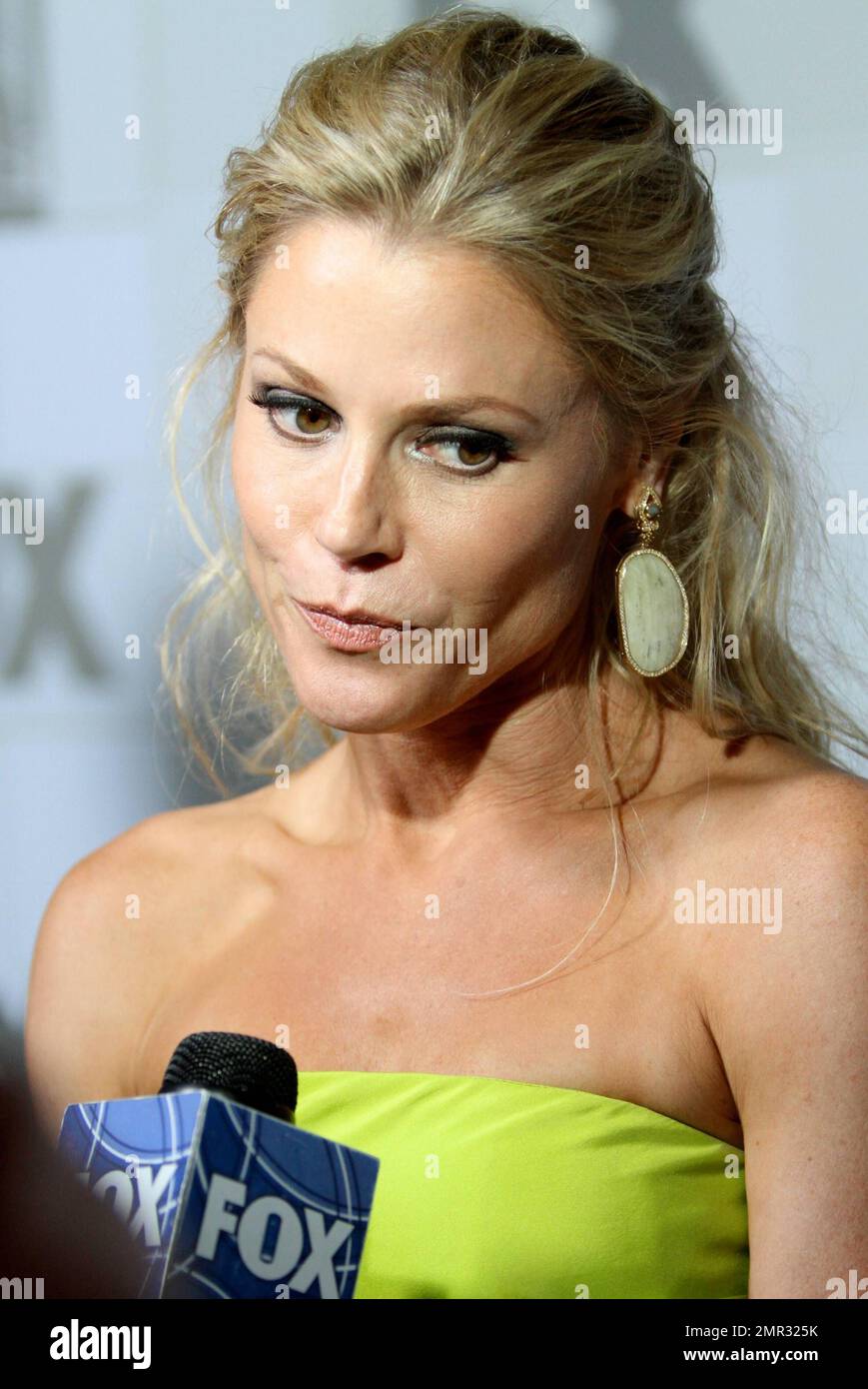 Julie Bowen Winner Of The 2012 Emmy For Best Supporting Actress In A 1921