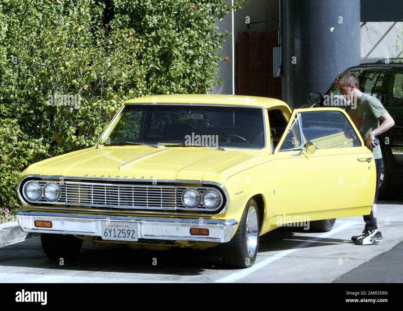 Exclusive!! Frankie Muniz and his fiancee Jamie Gandy enjoy a romantic ...