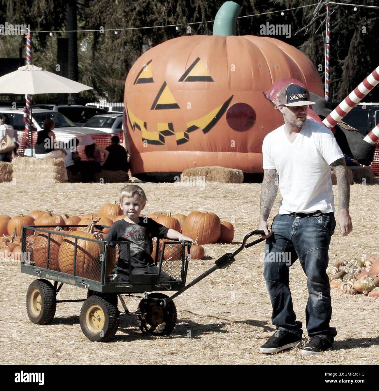 Rocker Fred Durst takes his son Dallas to the Pumpkin Patch in West ...