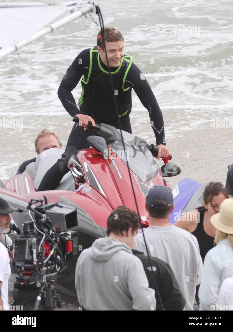 Justin Timberlake and Mila Kunis film scenes and take small breaks in ...