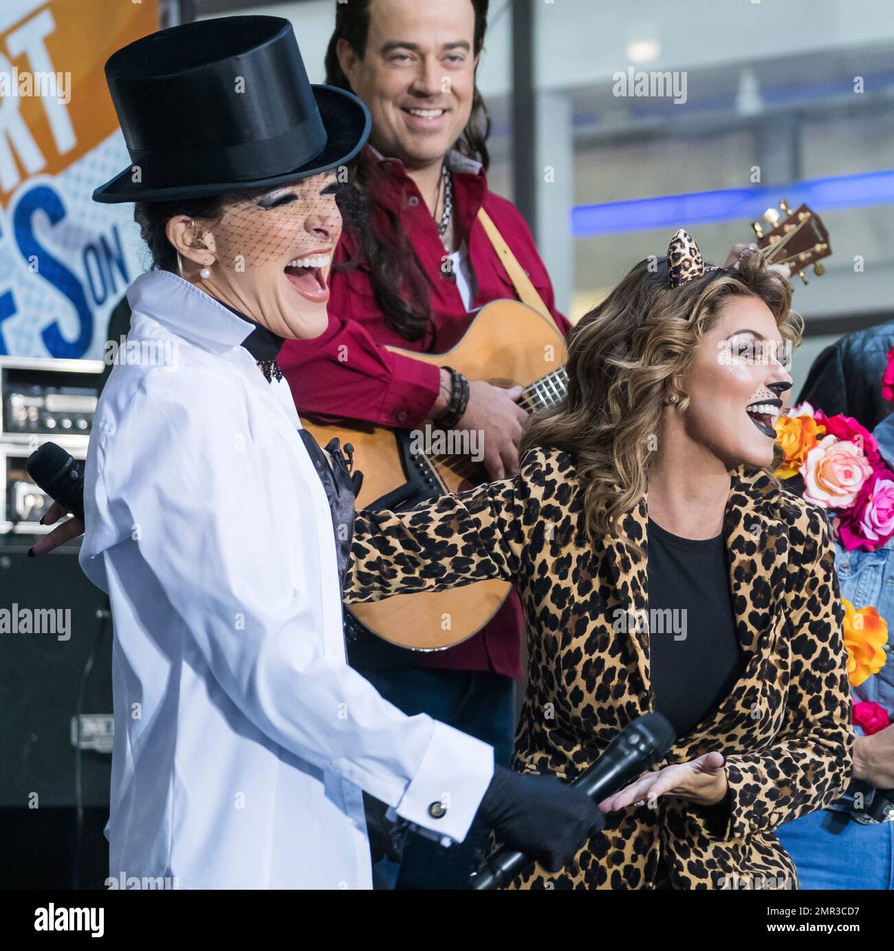 Megyn Kelly dressed as Shania Twain, left, and Shania Twain appear on ...