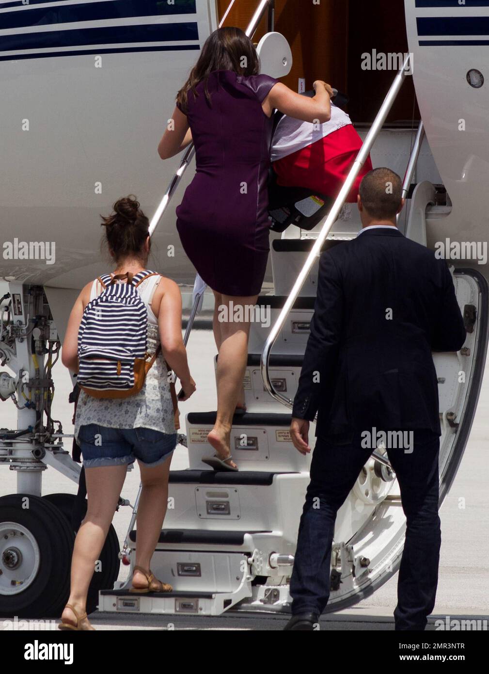 EXCLUSIVE!! Jennifer Garner wears a pretty plum colored dress during a ...