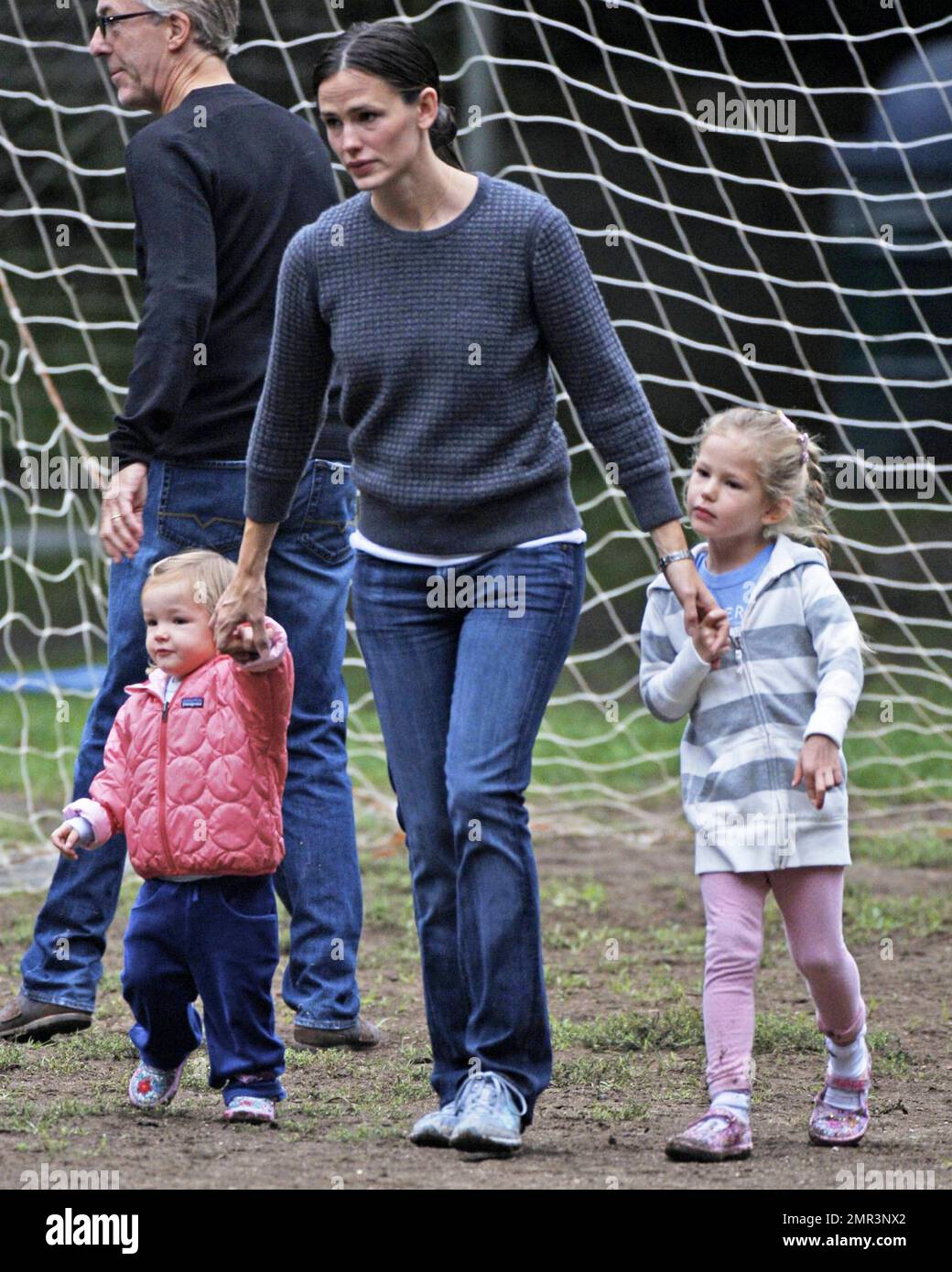 Jennifer Garner takes her two daughters Violet and Seraphina to soccer ...