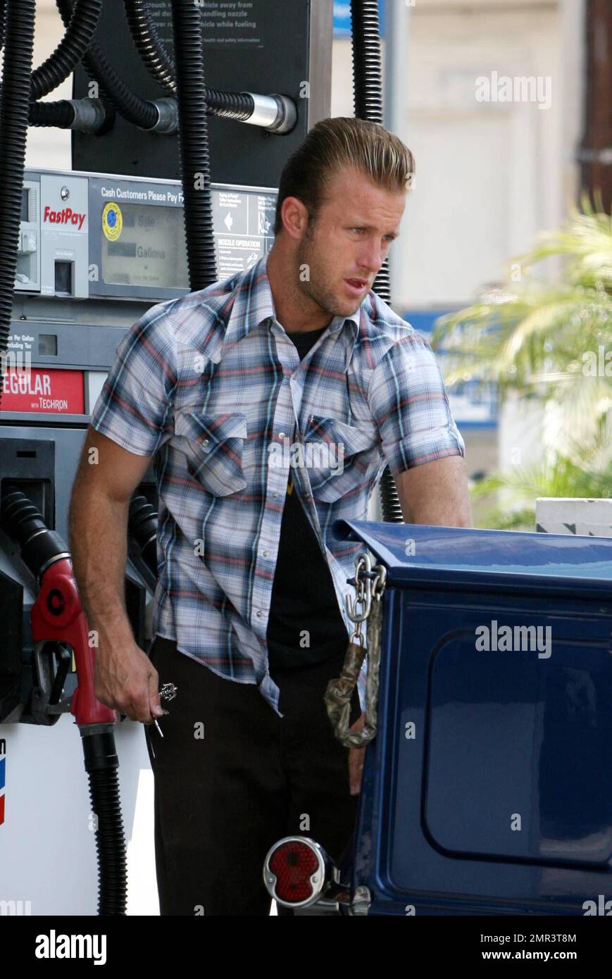 Exclusive!! Actor and son of James Caan, Scott Caan fills up his ...