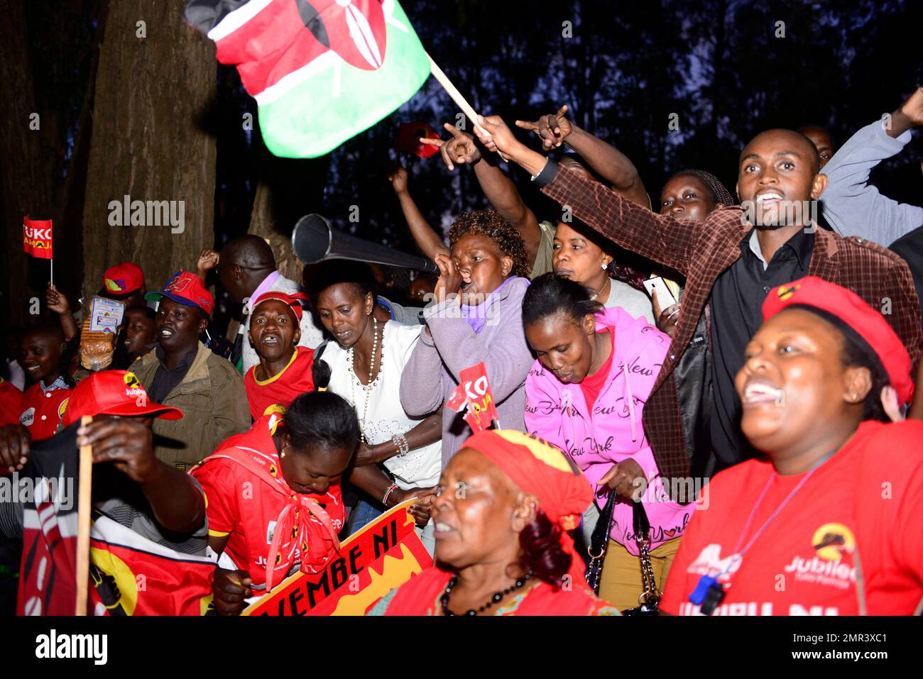 Supporters of Kenyan President Uhuru Kenyatta's holding flags and ...