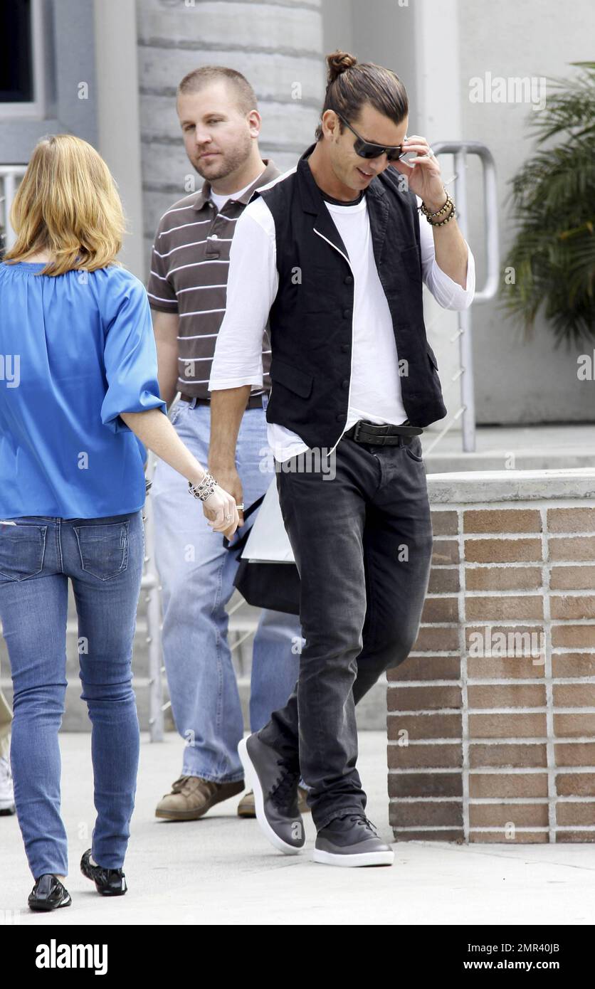 EXCLUSIVE!! Singer Gavin Rossdale leaves the "Chelsea Lately" studios ...