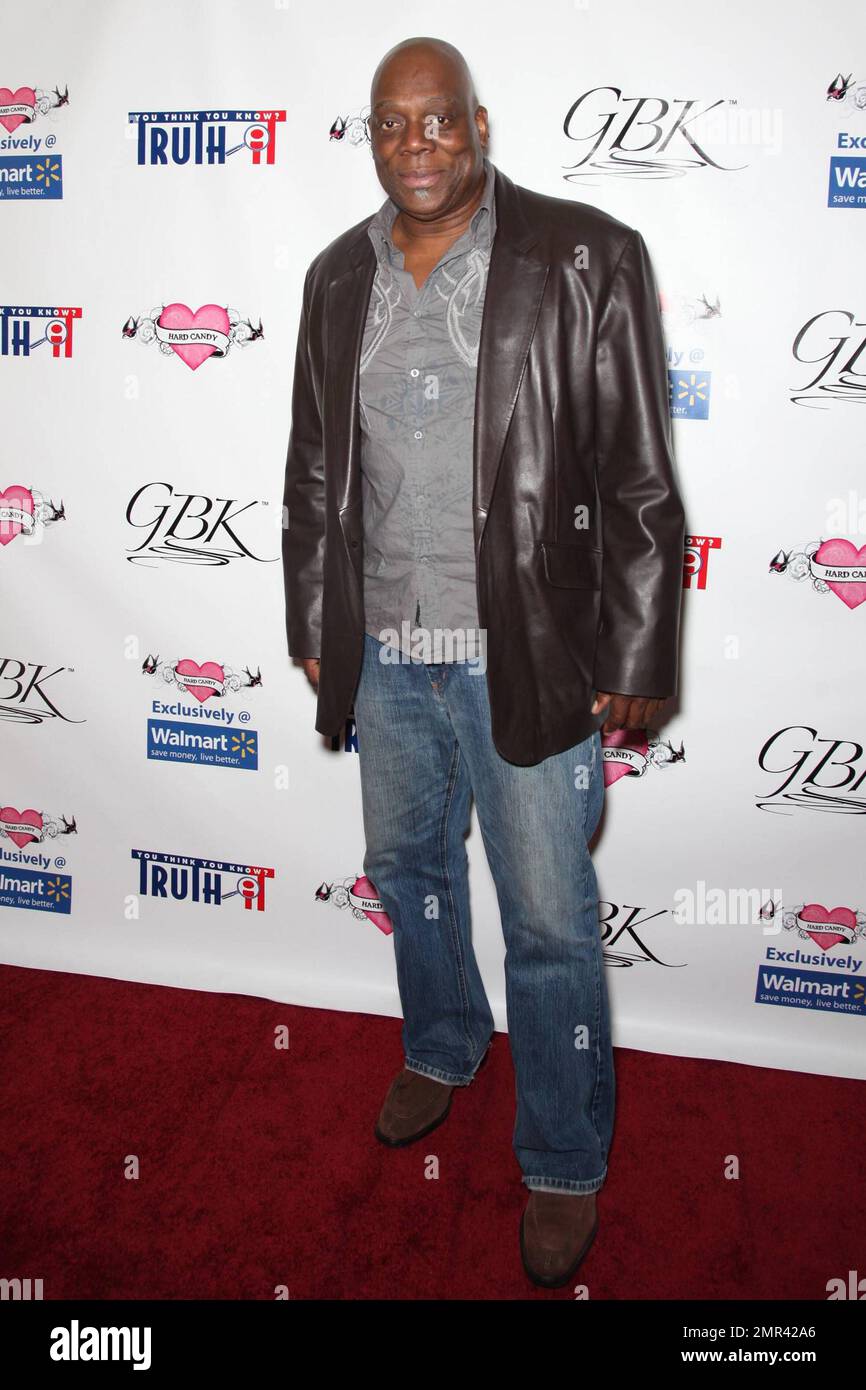 Thom Barry arrives to the GBK Gift Lounge honoring 2010 Golden Globes ...
