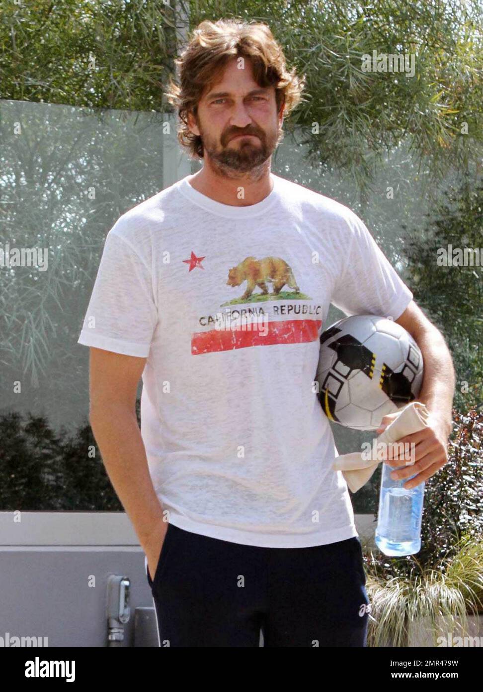 EXCLUSIVE!! Wearing a California Republic t-shirt and carrying along a ...