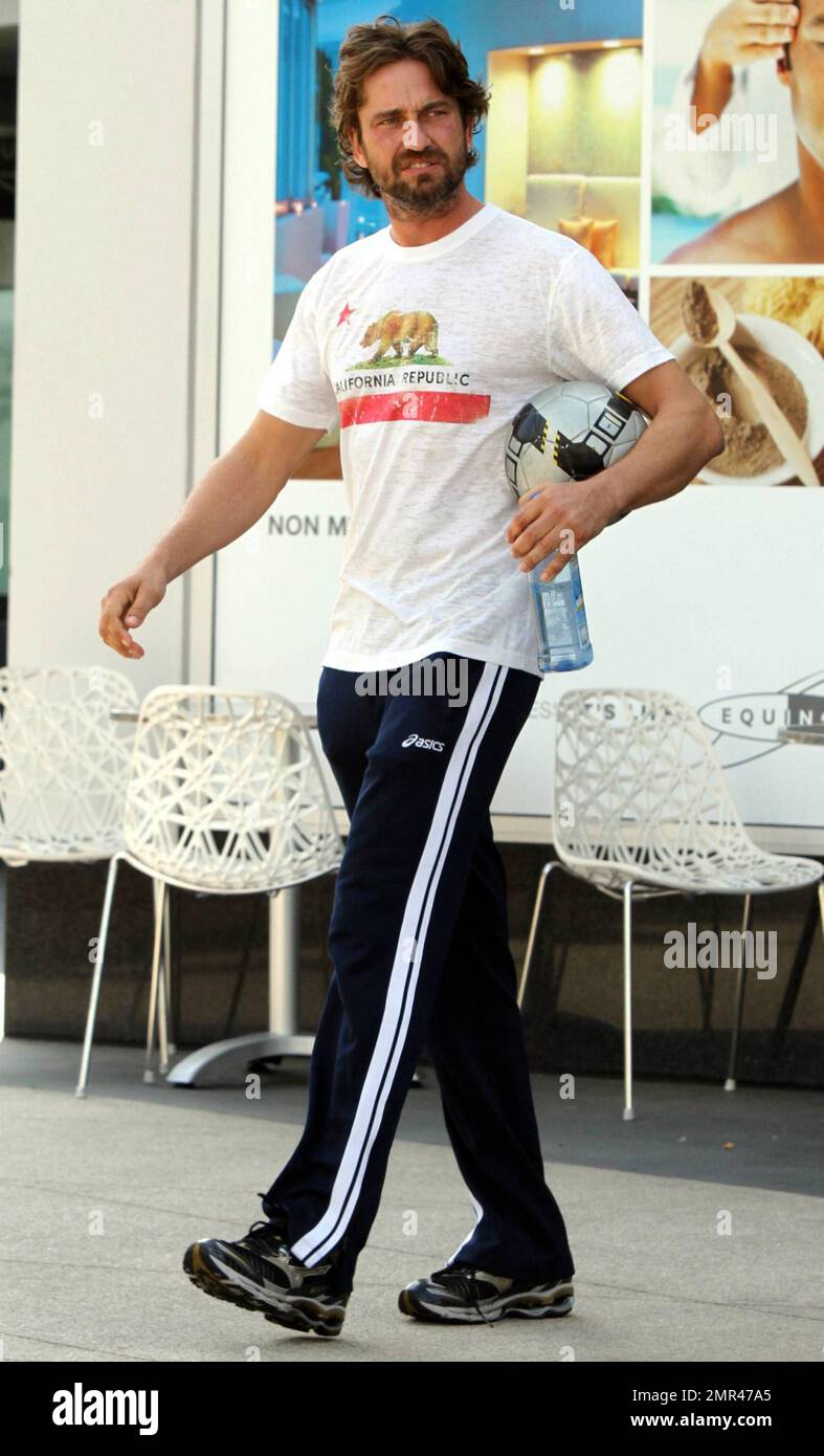 EXCLUSIVE!! Wearing a California Republic t-shirt and carrying along a ...