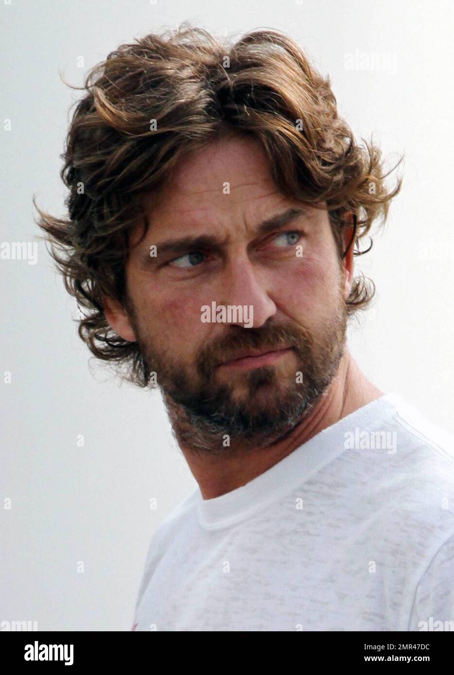 EXCLUSIVE!! Wearing a California Republic t-shirt and carrying along a ...