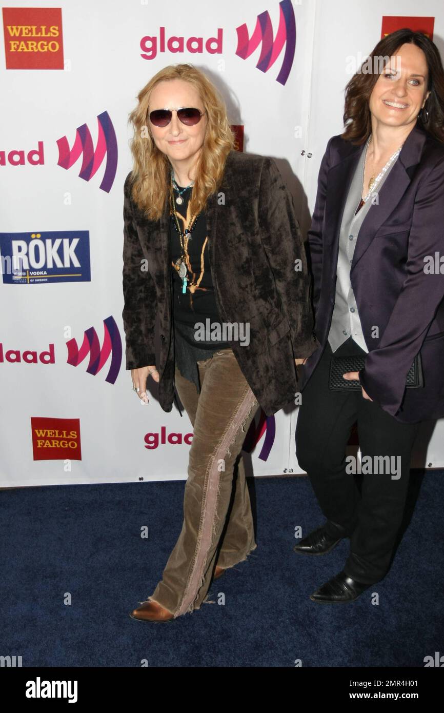 Melissa Etheridge and Linda Wallem pose for photographers at 22nd ...