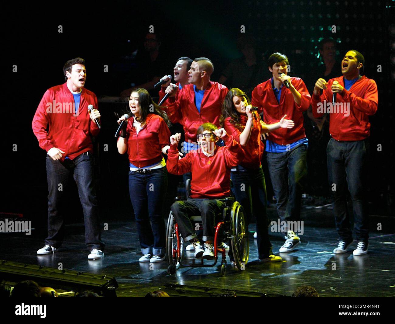 The cast of the hugely popular television series "Glee" performs in ...