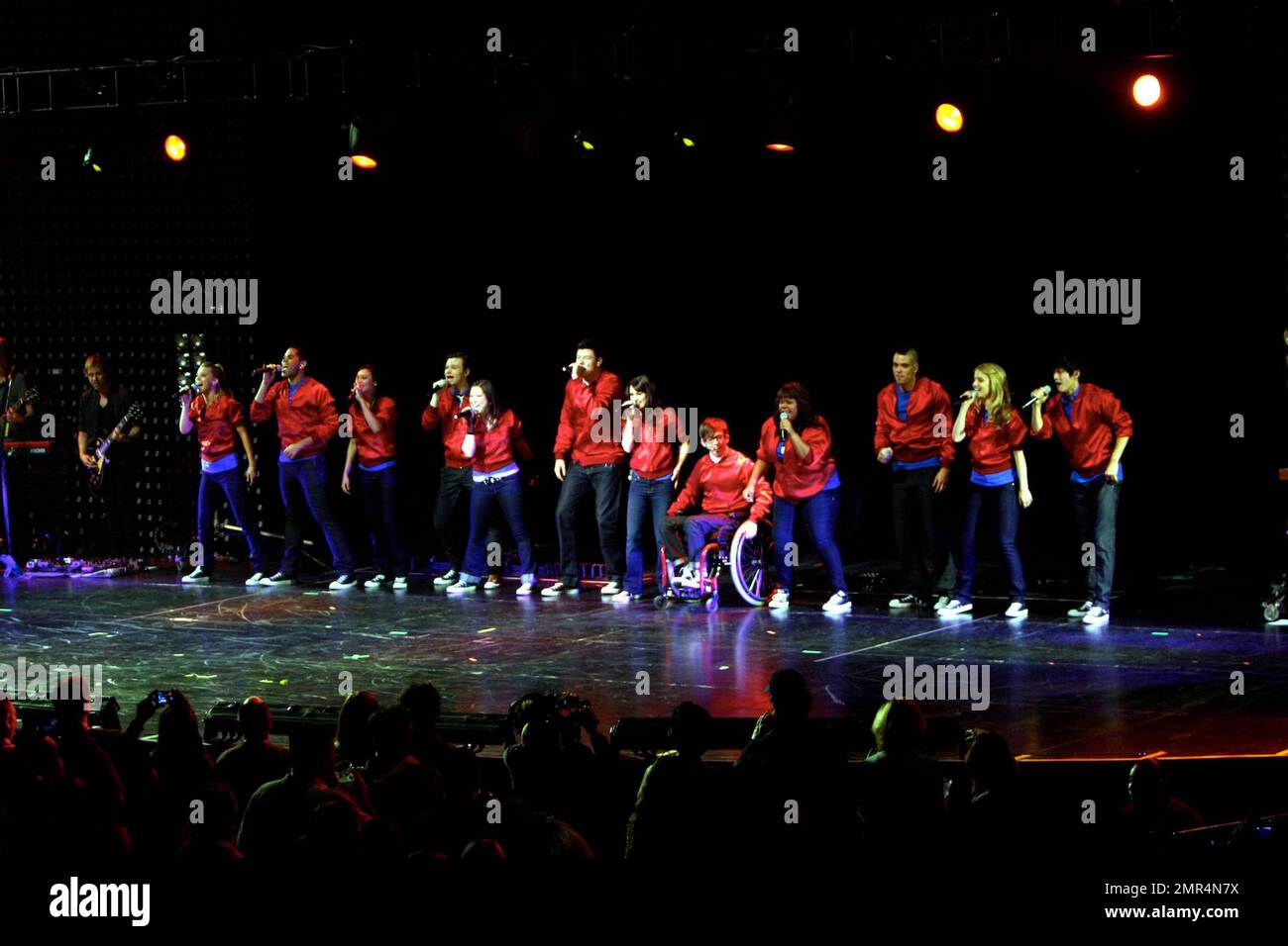 The cast of the hugely popular television series "Glee" performs in ...
