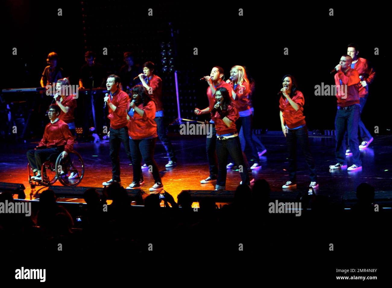 The cast of the hugely popular television series "Glee" performs in ...