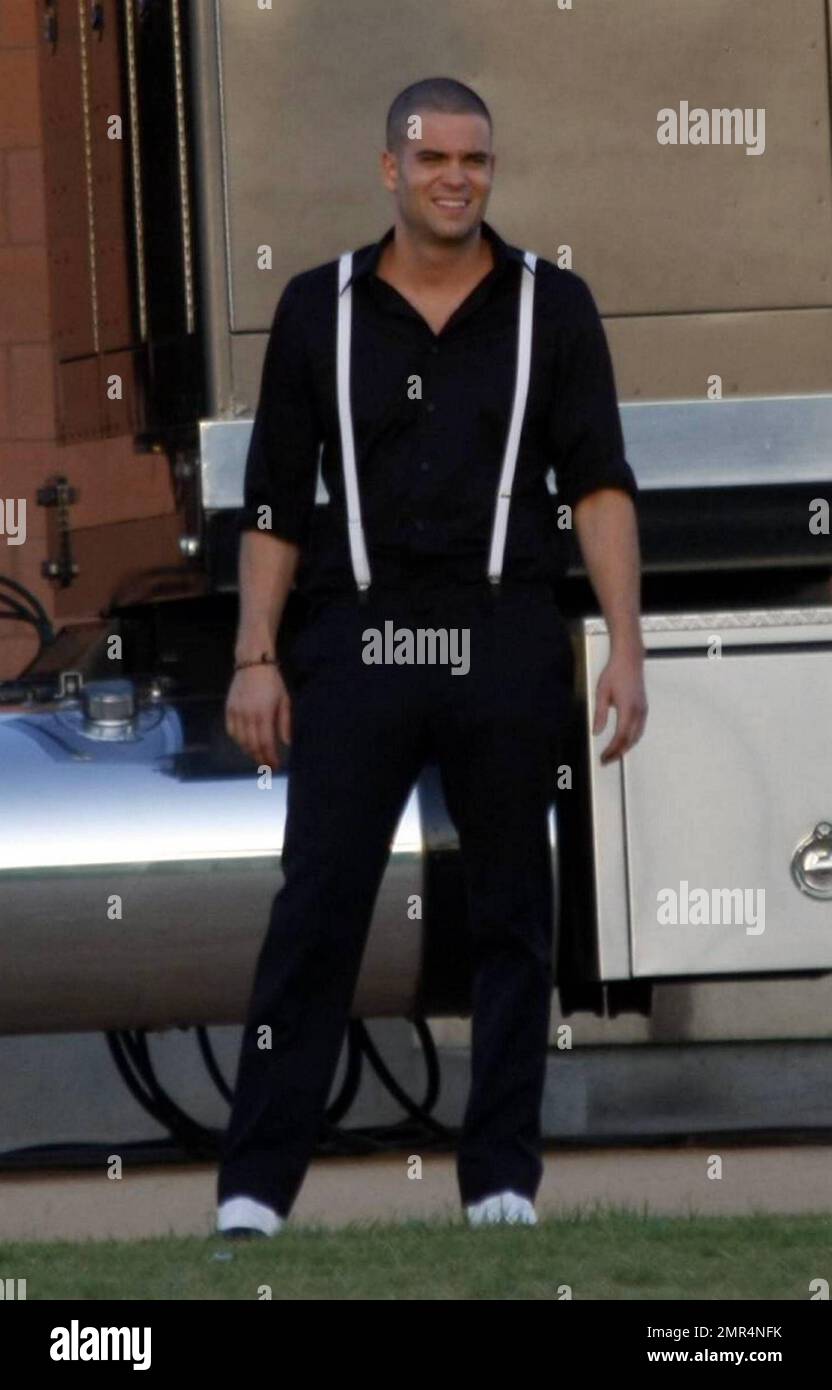 "Glee" cast members spend a day filming the third season of the hit ...