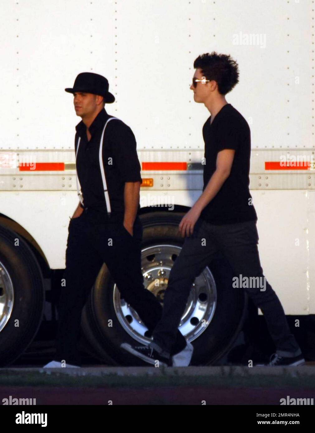 "Glee" cast members spend a day filming the third season of the hit ...