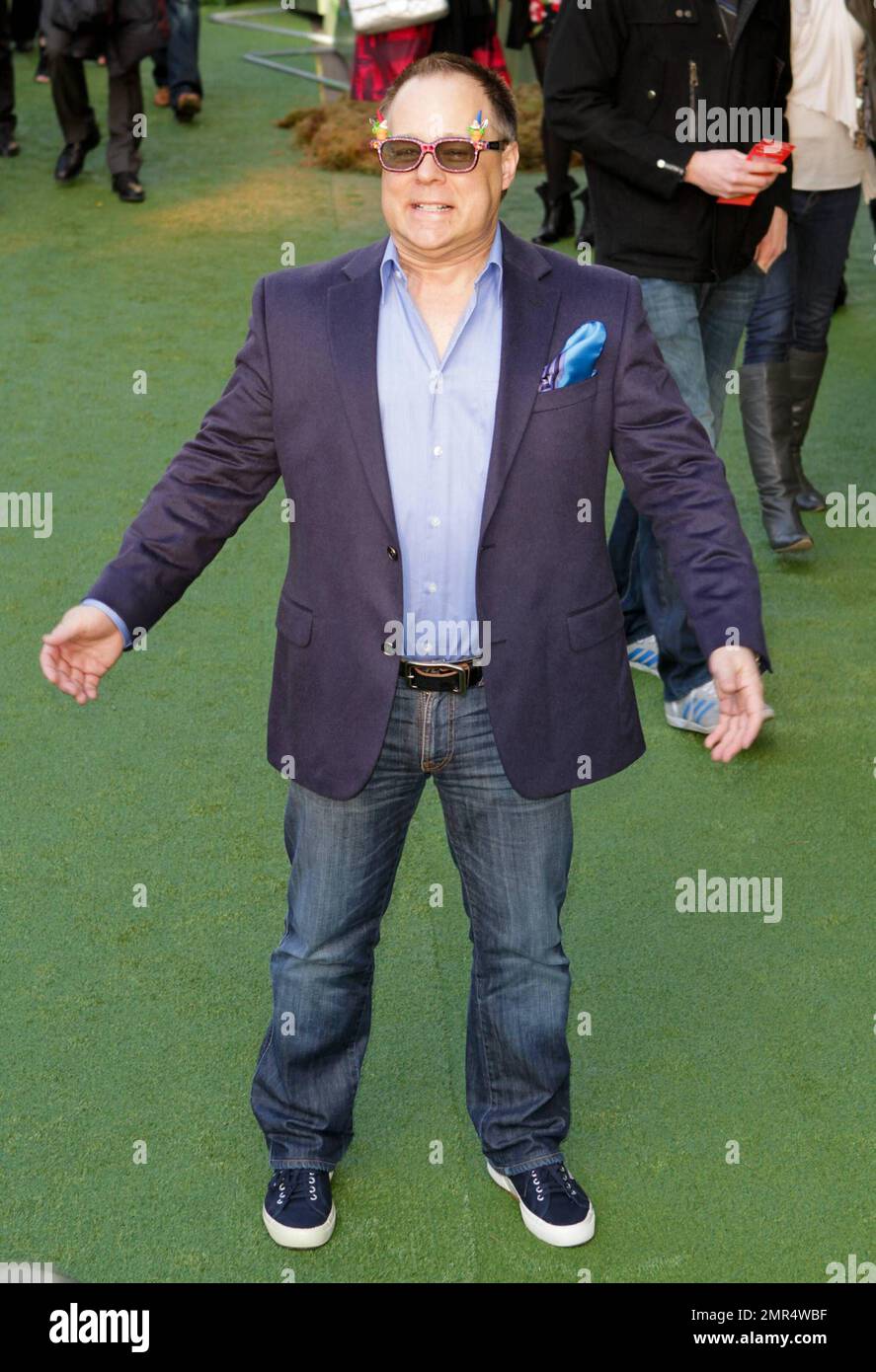 Kelly Asbury walks the green carpet at the UK premiere of "Gnomeo ...