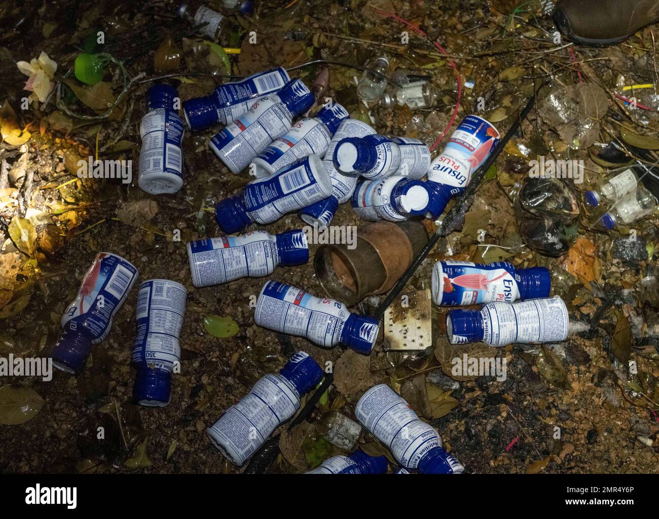 Homeless camp with no trash bin hi-res stock photography and images - Alamy