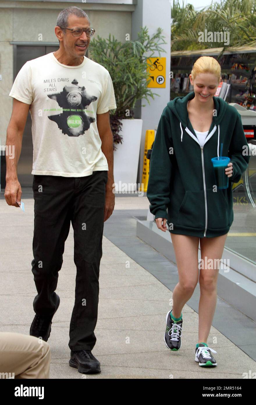 EXCLUSIVE!! "The Fly" and "Jurassic Park" star Jeff Goldblum, 58, and ...