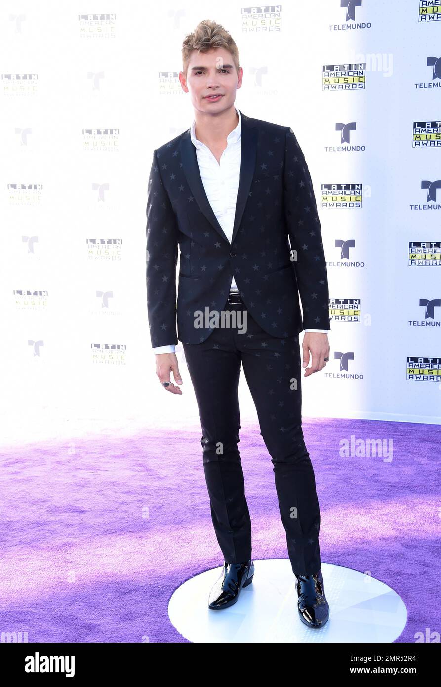 Christian Acosta arrives at the Latin American Music Awards at the ...