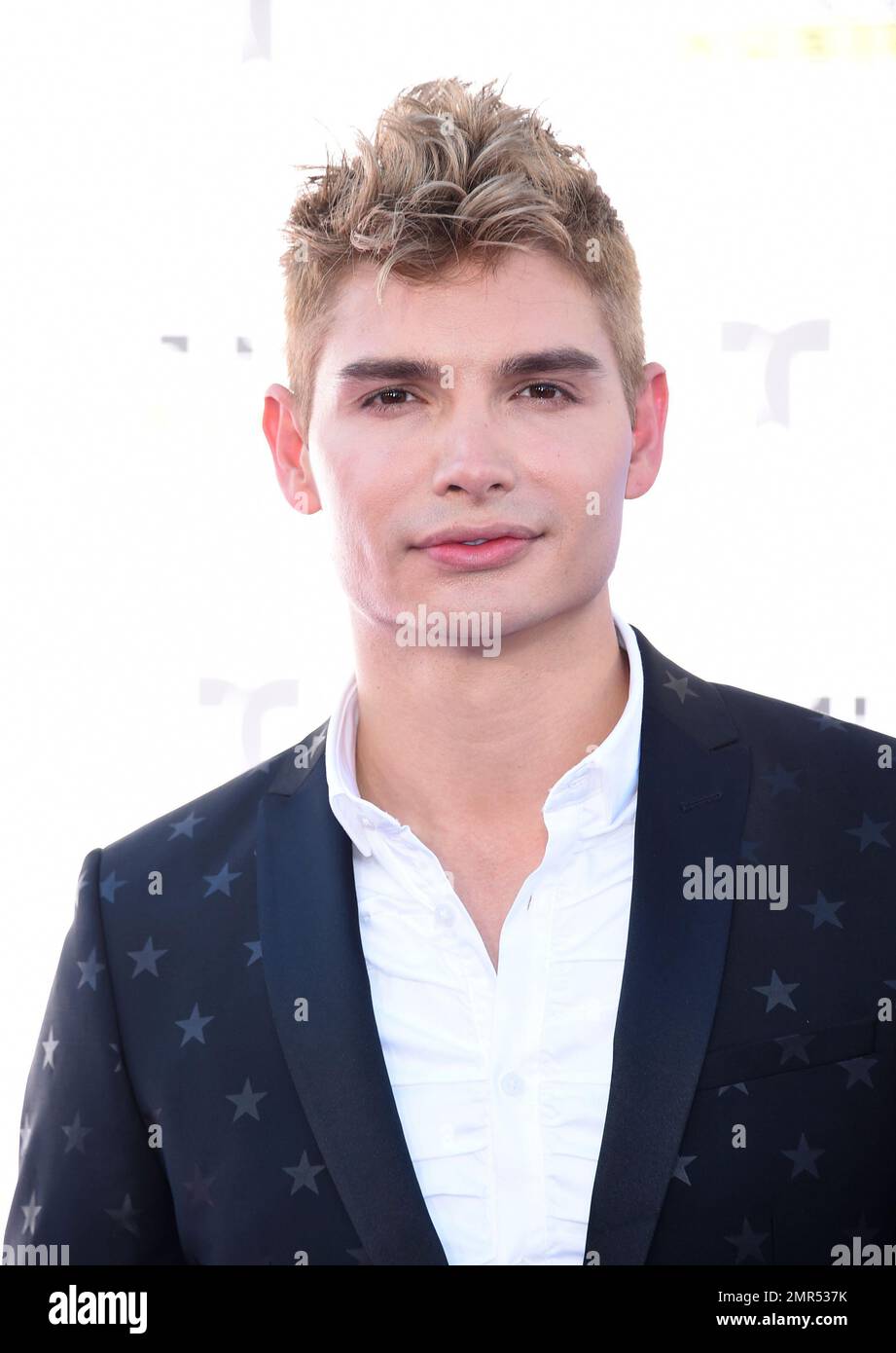 Christian Acosta arrives at the Latin American Music Awards at the ...