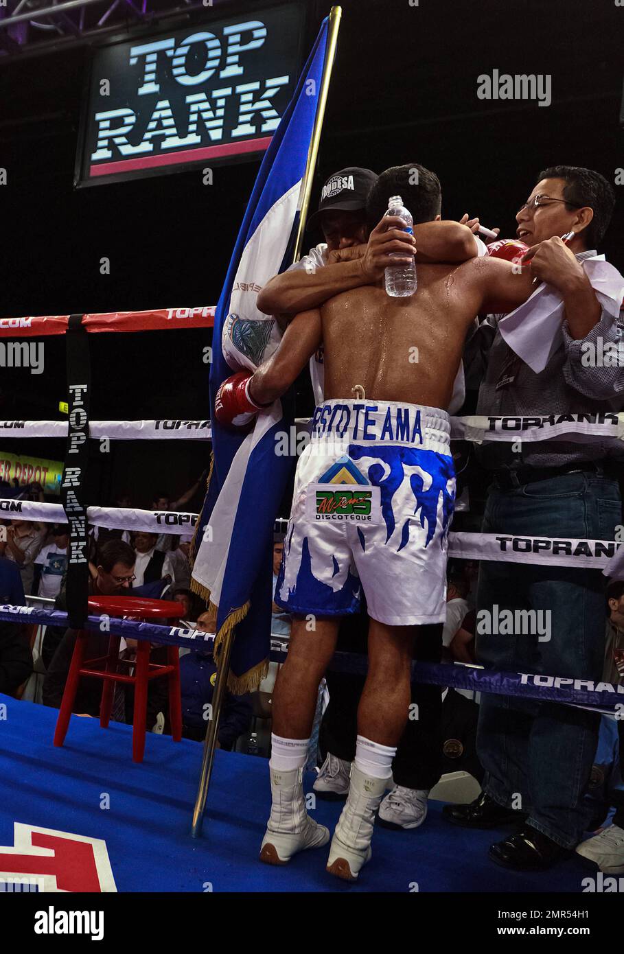 Junior flyweight Roman ÒChocolatitoÓ Gonzalez successfully defended his ...