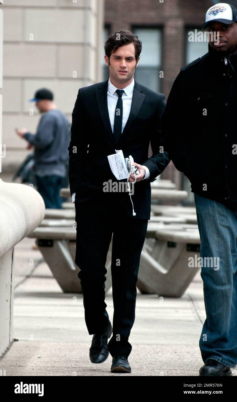 Michelle Tracthtenberg, Jessica Szohr and Blake Lively all bundle up on ...