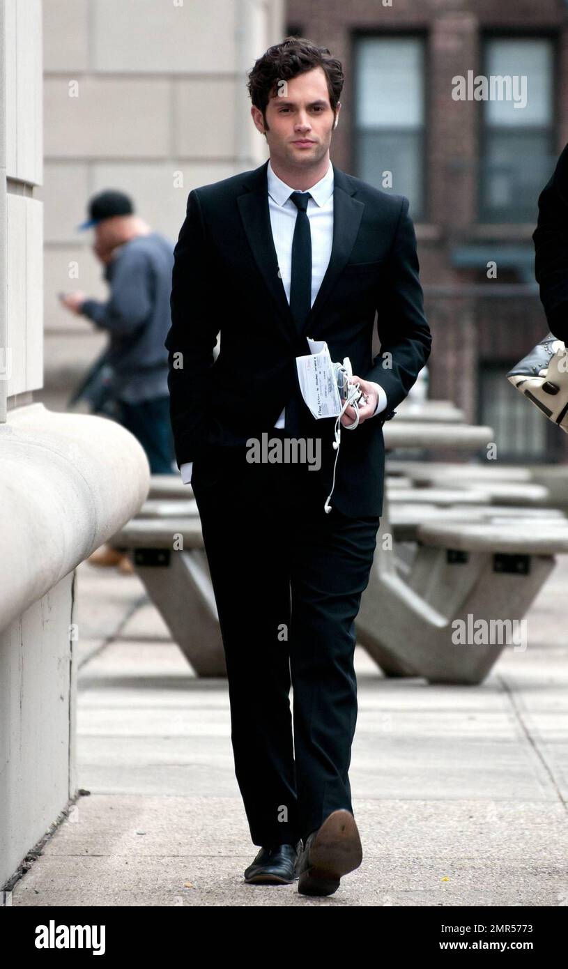 Michelle Tracthtenberg, Jessica Szohr and Blake Lively all bundle up on ...