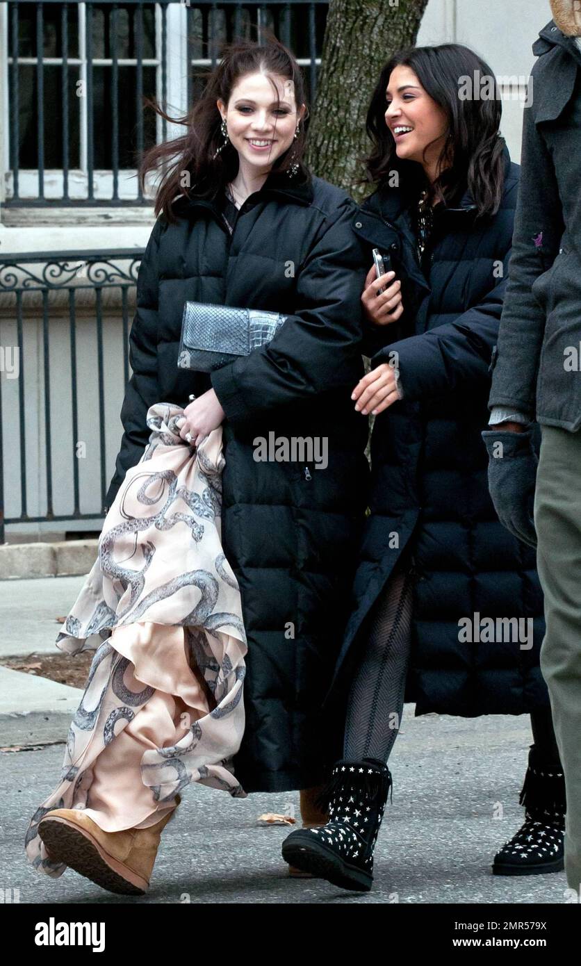 Michelle Tracthtenberg, Jessica Szohr and Blake Lively all bundle up on ...