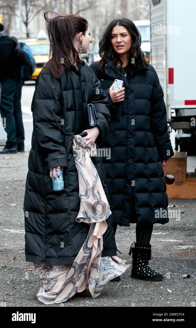 Michelle Tracthtenberg, Jessica Szohr and Blake Lively all bundle up on ...