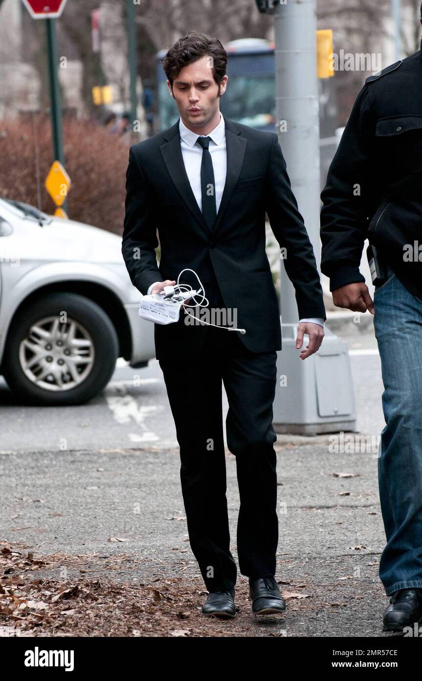 Michelle Tracthtenberg, Jessica Szohr and Blake Lively all bundle up on ...