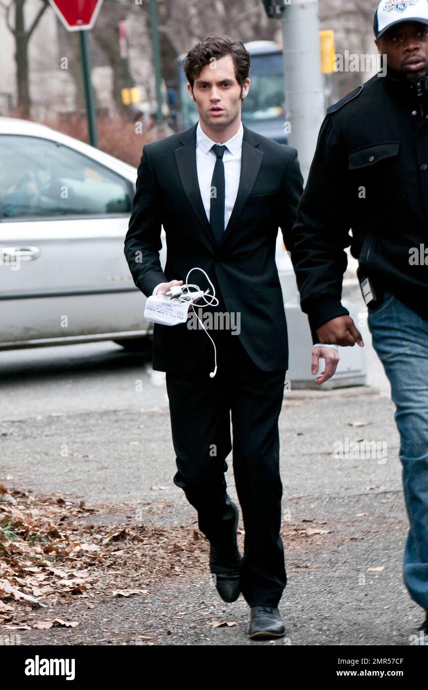 Michelle Tracthtenberg, Jessica Szohr and Blake Lively all bundle up on ...