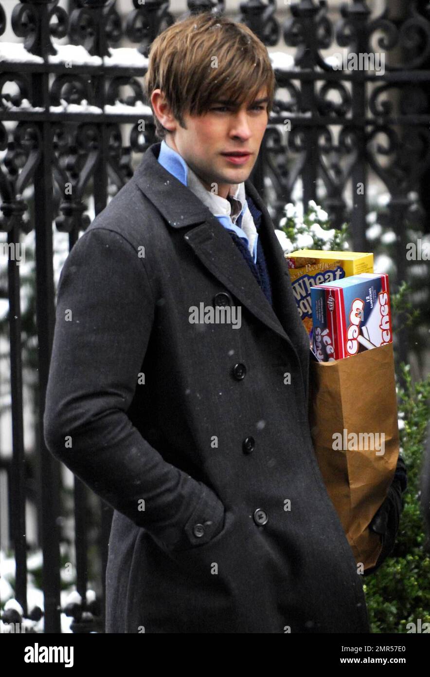 Chace Crawford and Jessica Szohr film scenes for the hit show "Gossip ...