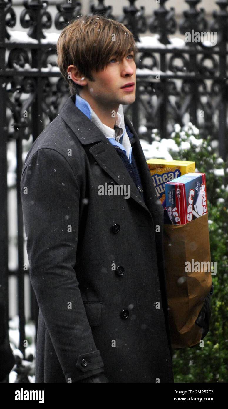 Chace Crawford and Jessica Szohr film scenes for the hit show "Gossip ...