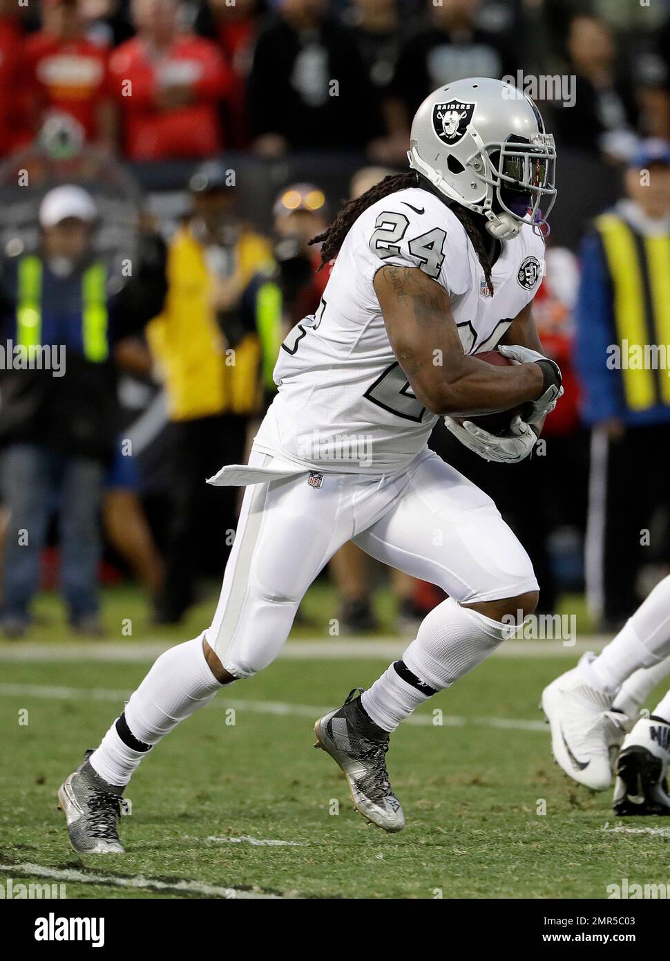 Oakland Raiders running back Marshawn Lynch (24) against the Kansas ...