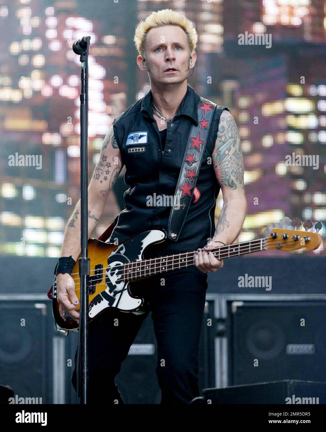 Mike dirnt show hi-res stock photography and images - Alamy