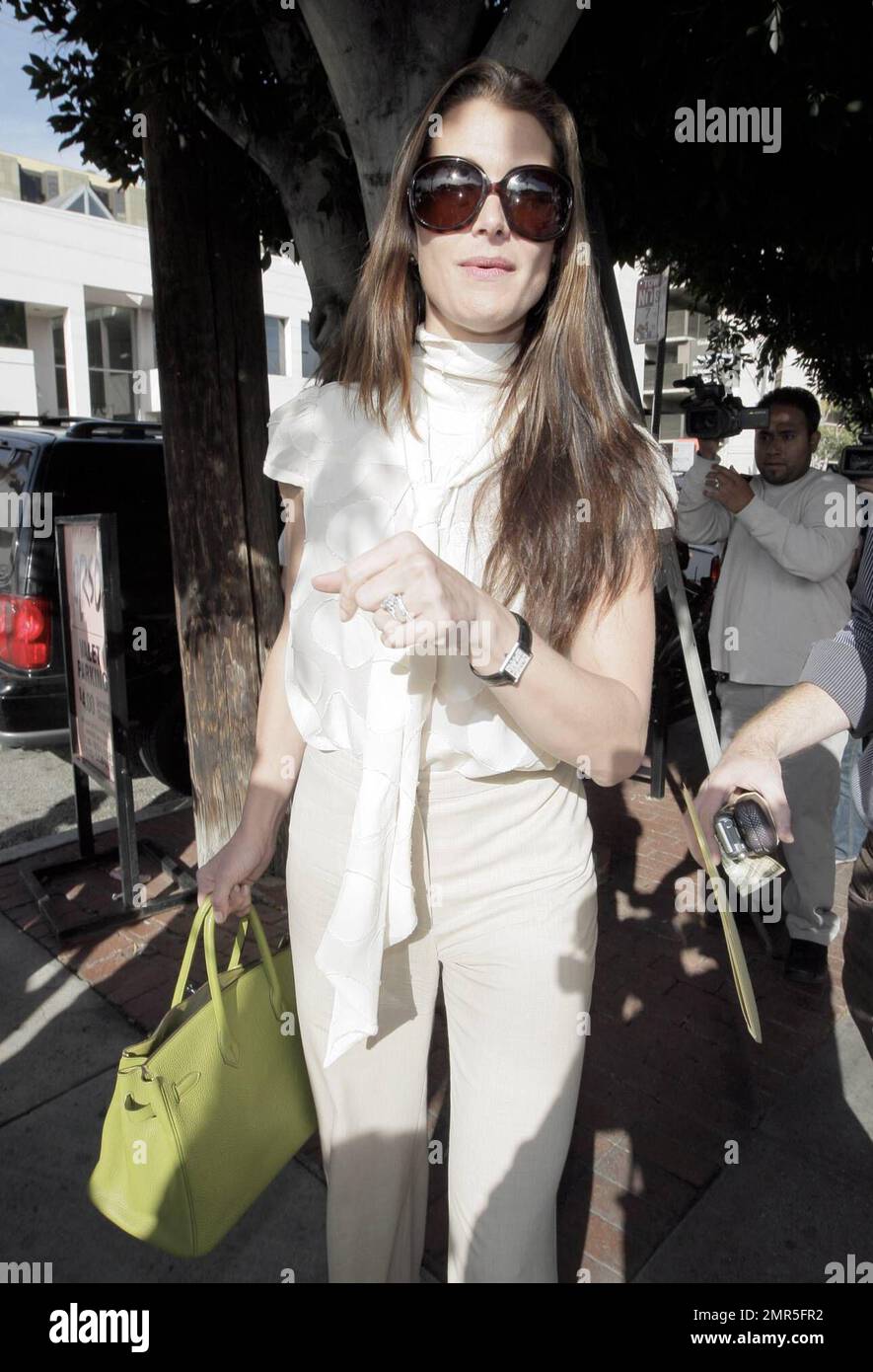 Adrian Grenier practices his paparazzi skills on Brook Shields as she ...