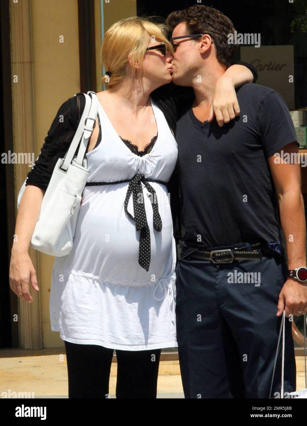 Ioan Gruffudd and his pregnant wife Alice Evans spend the day shopping ...