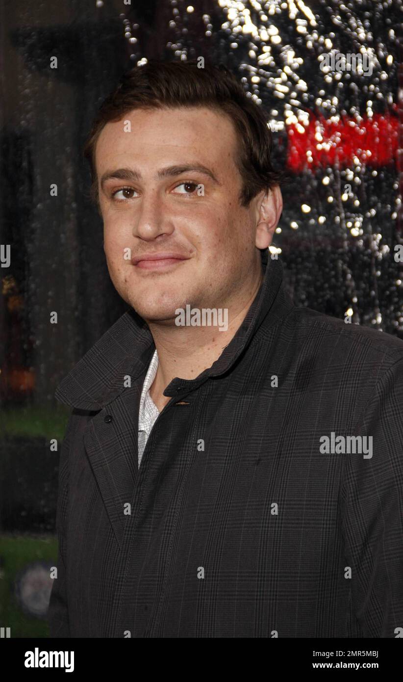 Jason Segel at the premiere of "Gulliver's Travels" held at Grauman's ...
