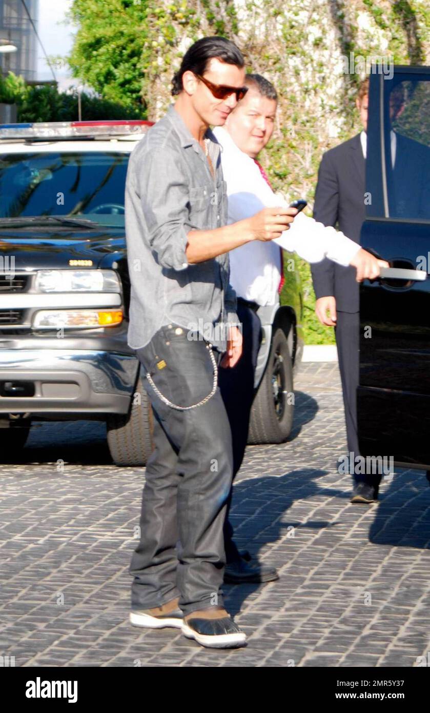 Gavin Rossdale takes some photos with his cellphone camera after making ...