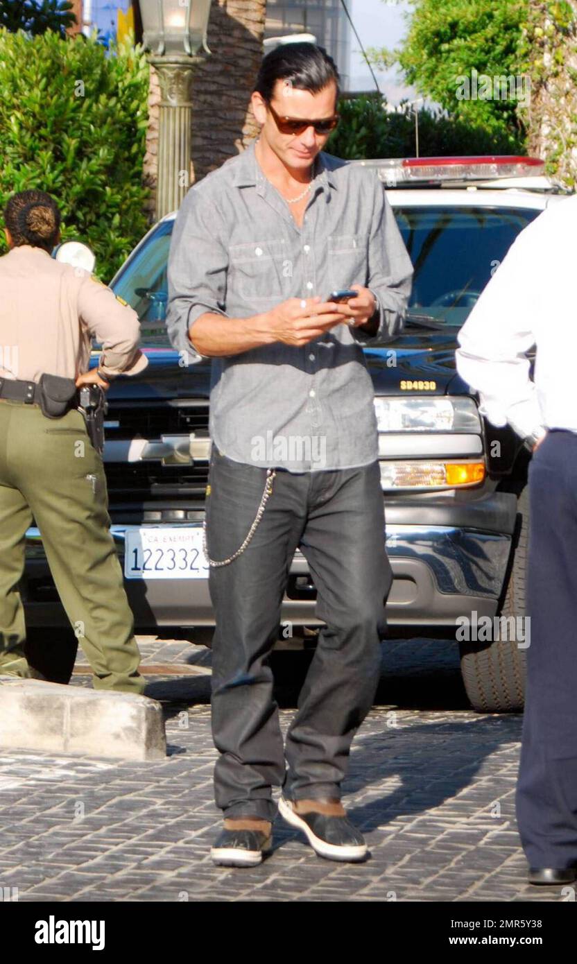 Gavin Rossdale takes some photos with his cellphone camera after making ...