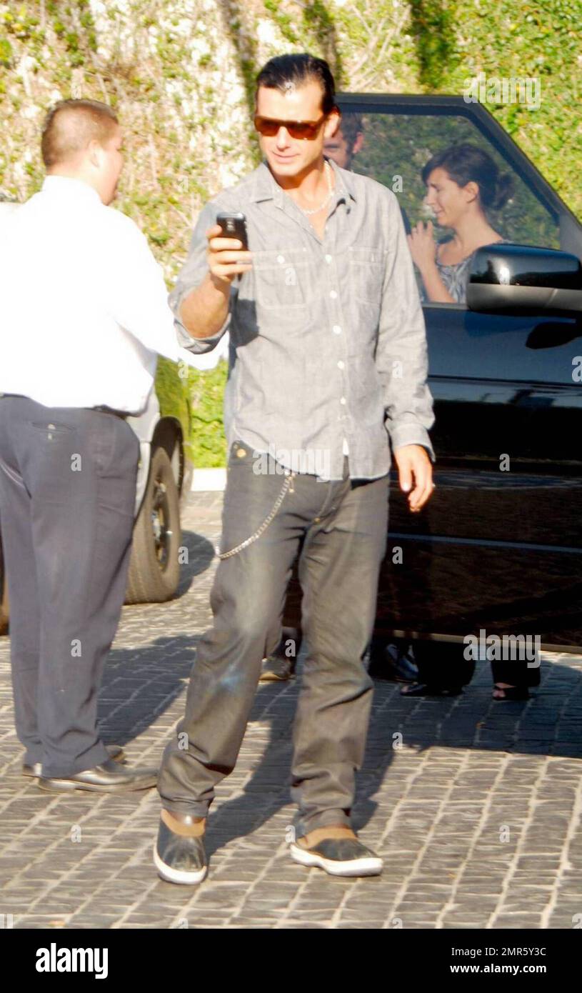 Gavin Rossdale takes some photos with his cellphone camera after making ...