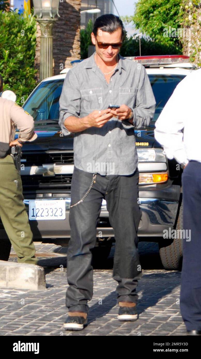 Gavin Rossdale takes some photos with his cellphone camera after making ...