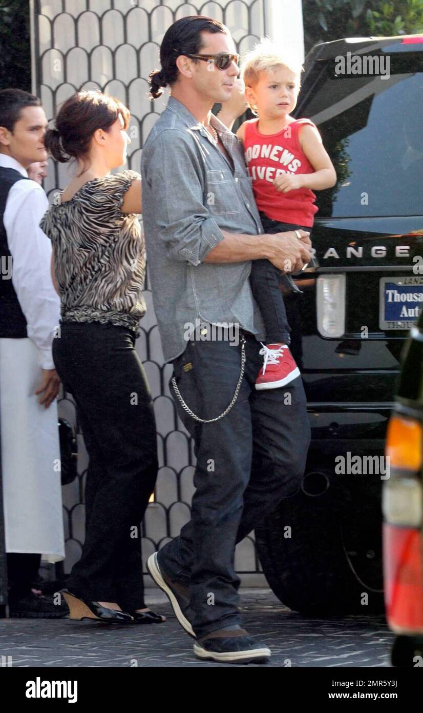 Gwen Stefani looks thrilled as she leaves the restaurant Cecconi's ...