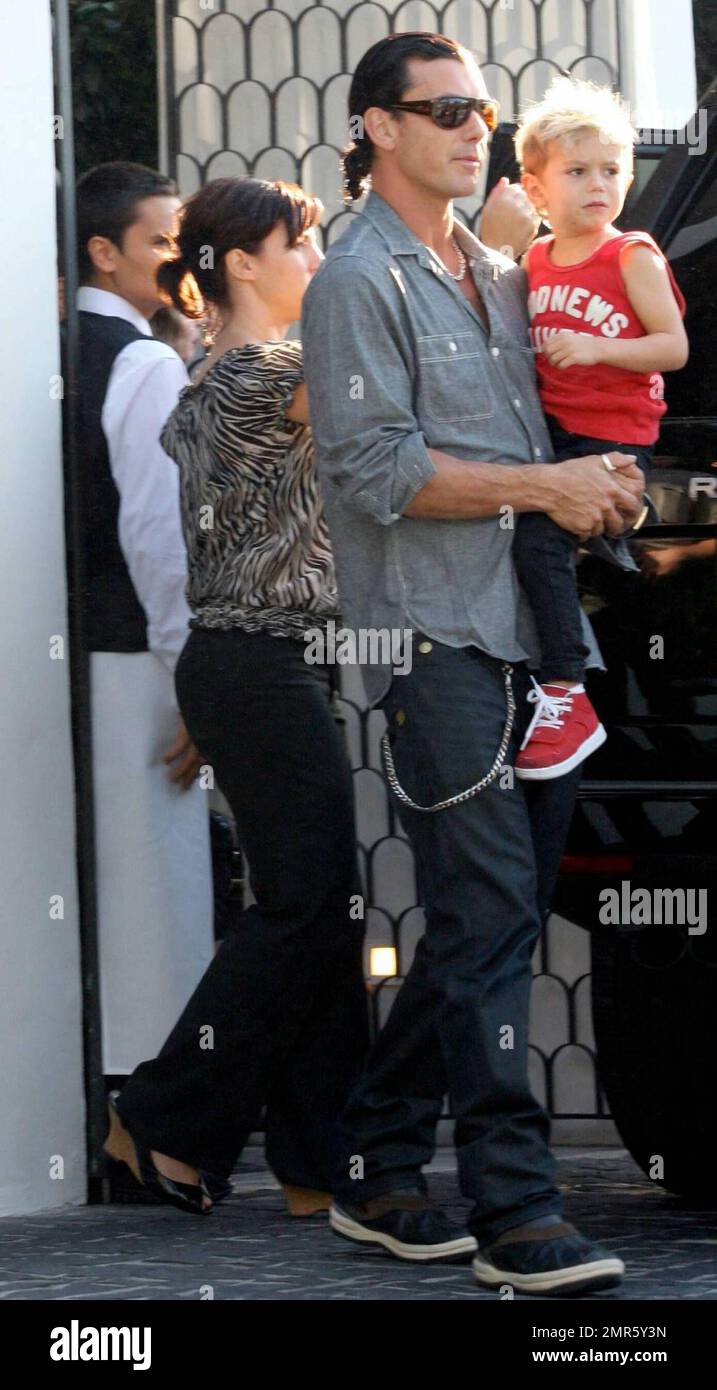 Gwen Stefani looks thrilled as she leaves the restaurant Cecconi's ...