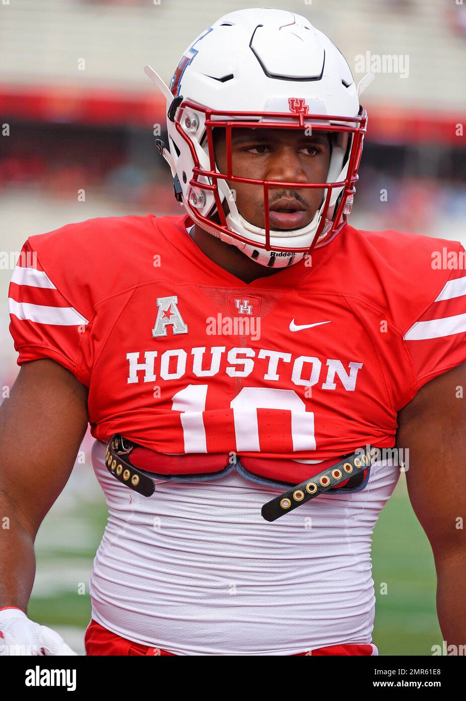 Houston defensive tackle Ed Oliver (10) looks on during warm-ups before ...