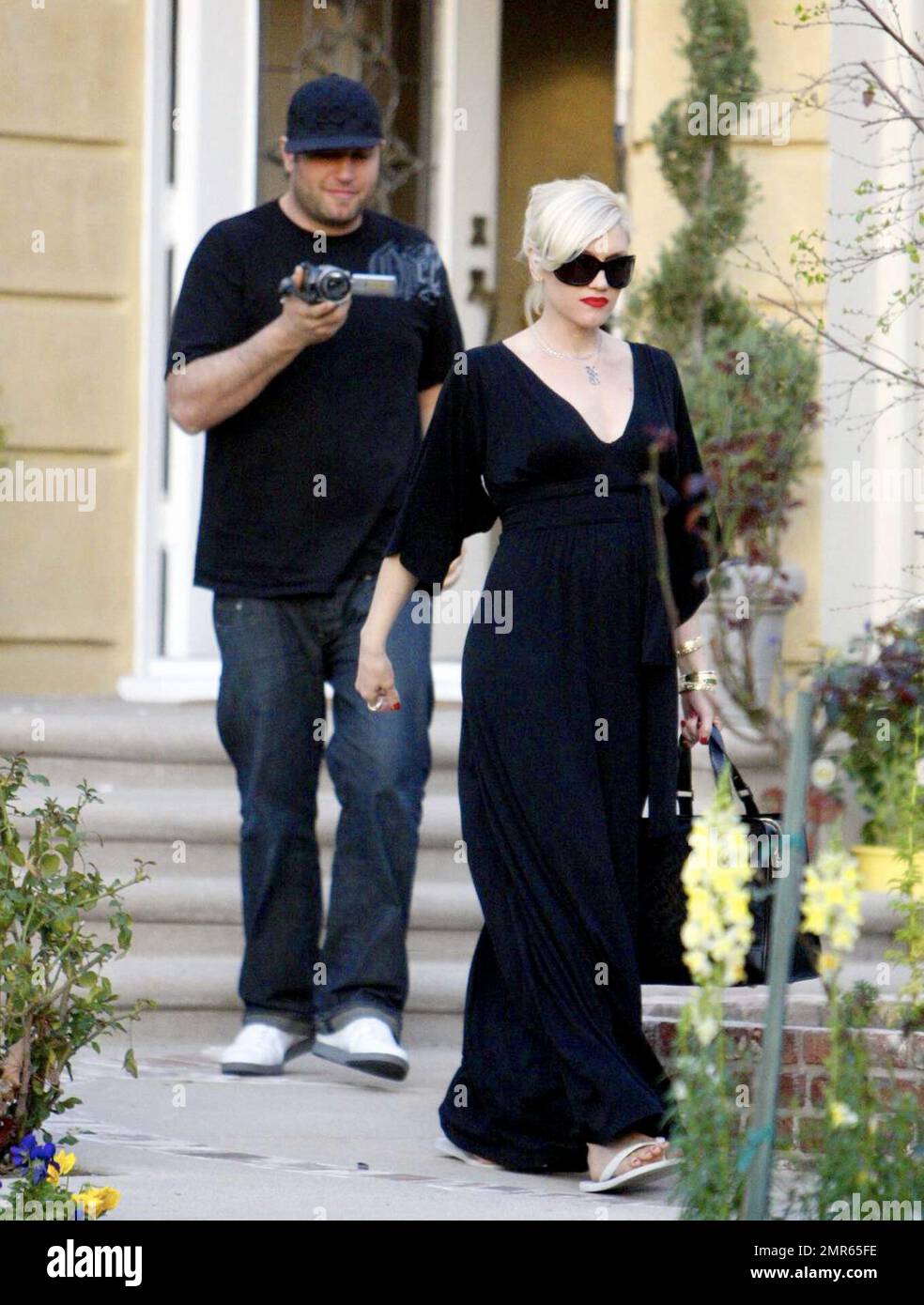 Paparazzi flip flops dress hi-res stock photography and images - Alamy