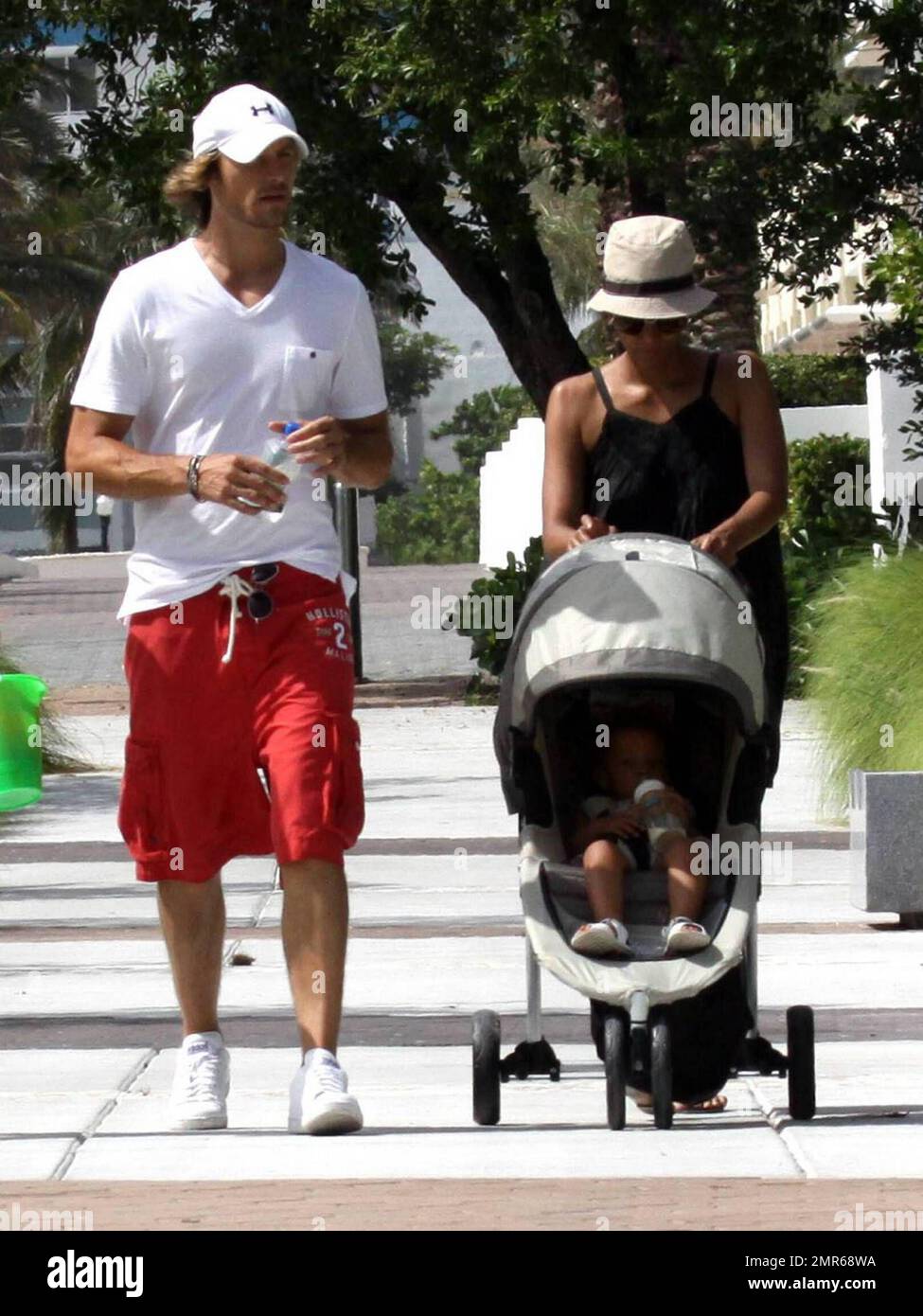 Exclusive Halle Berry Gabriel Aubry And Daughter Nahla Enjoy An
