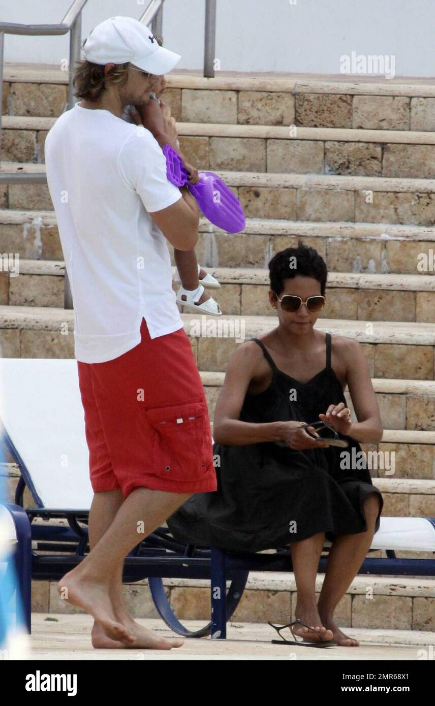 Halle Berry, daughter Nahla and Gabriel Aubry spend the afternoon by ...