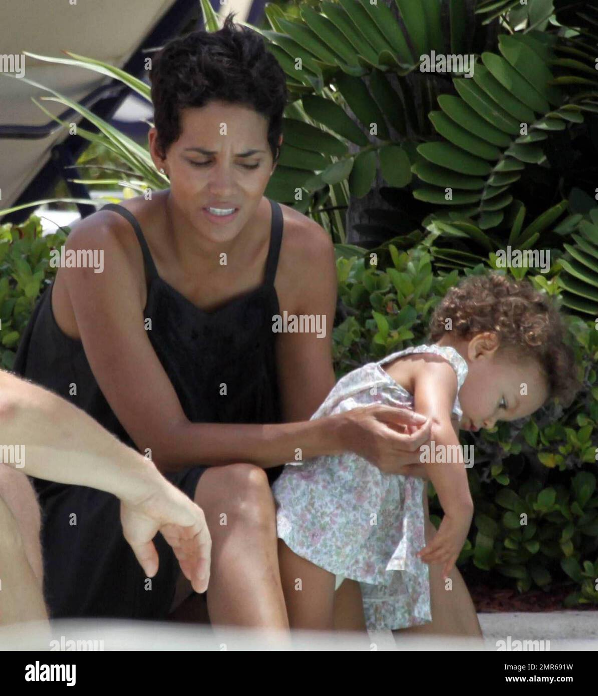 Halle berry and daughter nahla hi-res stock photography and images - Alamy